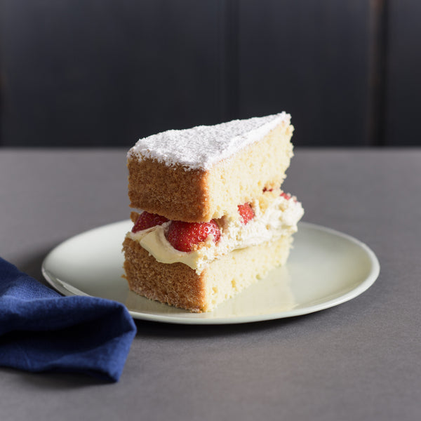 Victoria Sponge with Seasonal Berries and Fresh Cream – Cakehole